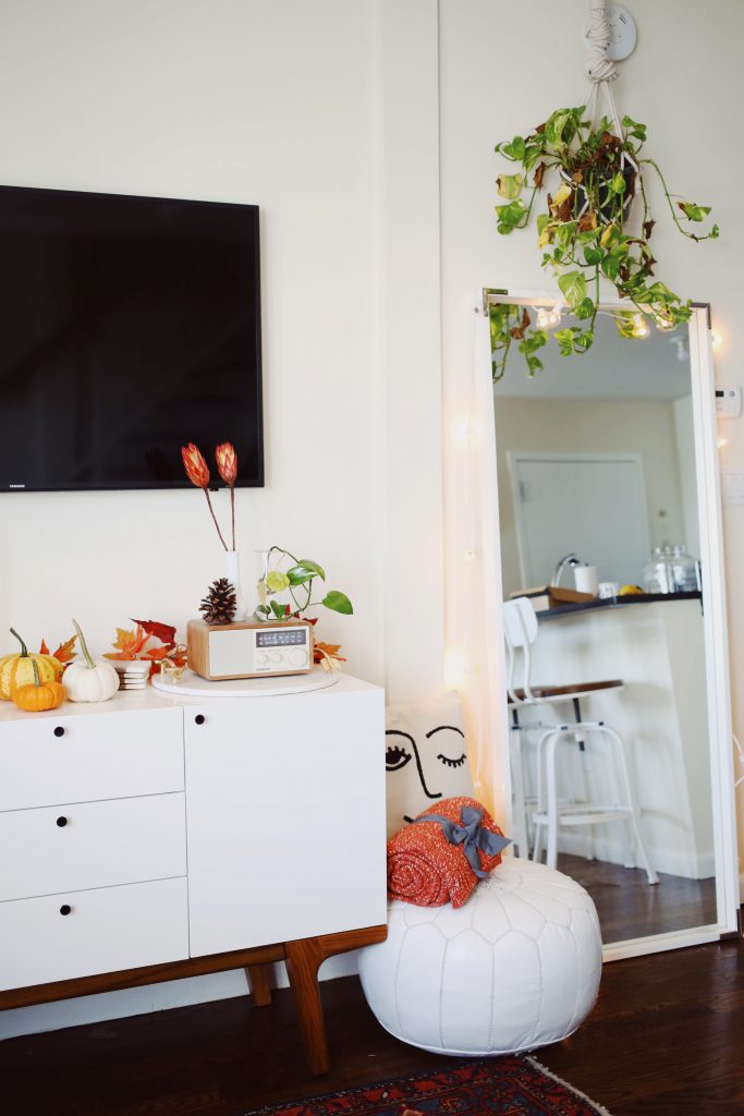 8 fall apartment decor ideas - Noelle's Favorite Things