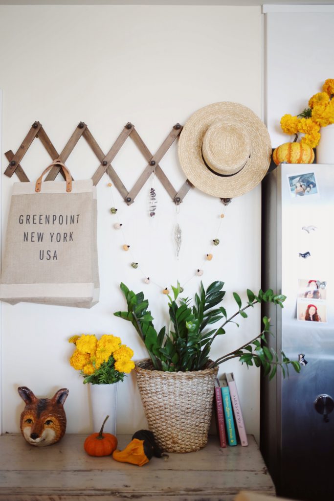 8 fall apartment decor ideas - Noelle's Favorite Things